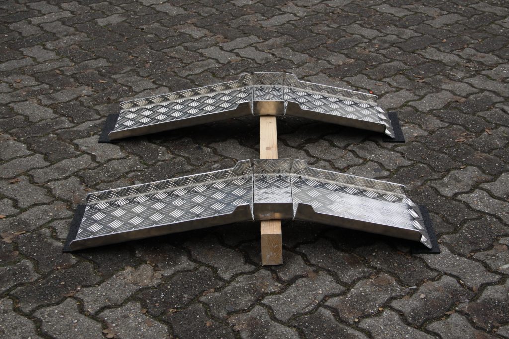 Mobile, klappbare Rollstuhlrampe für Stufen & Schwellen